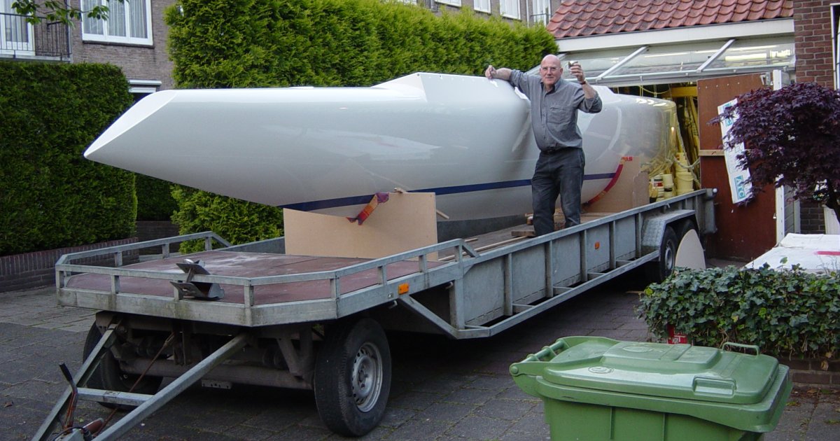 The construction of the first trimaran float